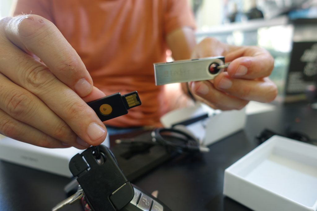 Hardware Security Key – Ledger Nano S – U2F | Innovation + Insight